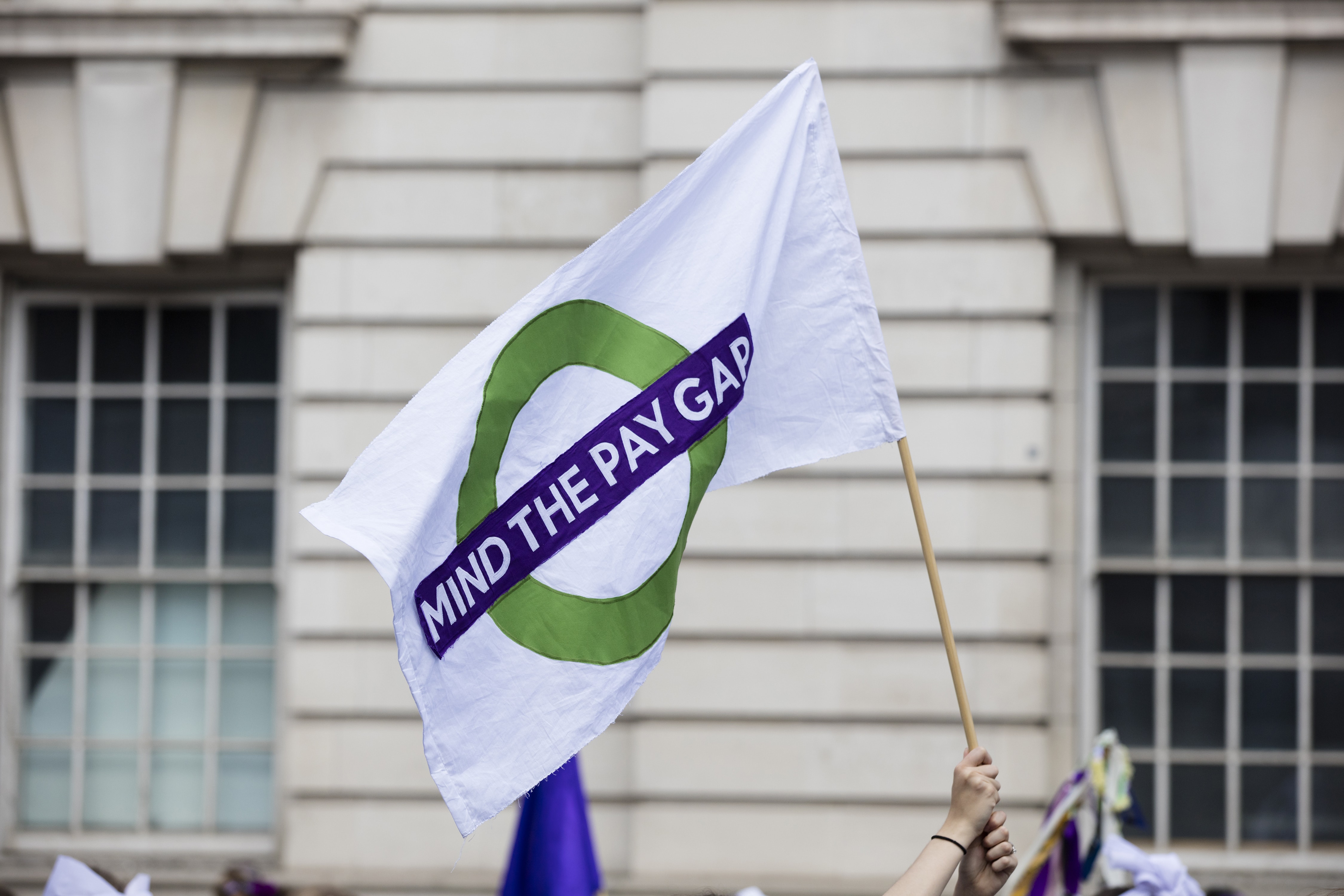 New report shows little progress on gender pay gap in the UK | FundCalibre